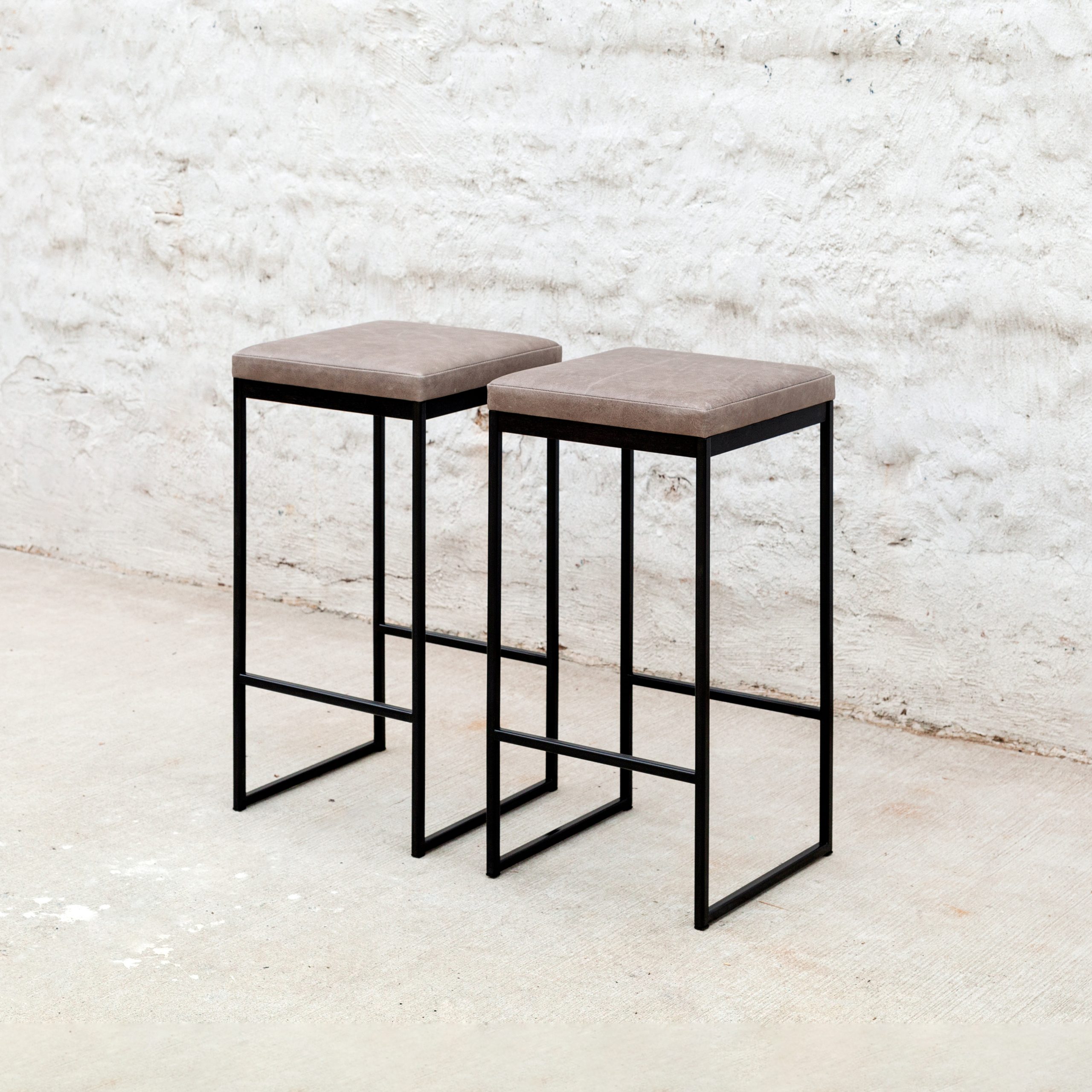 Hendrick Backless Stool - Wud Furniture
